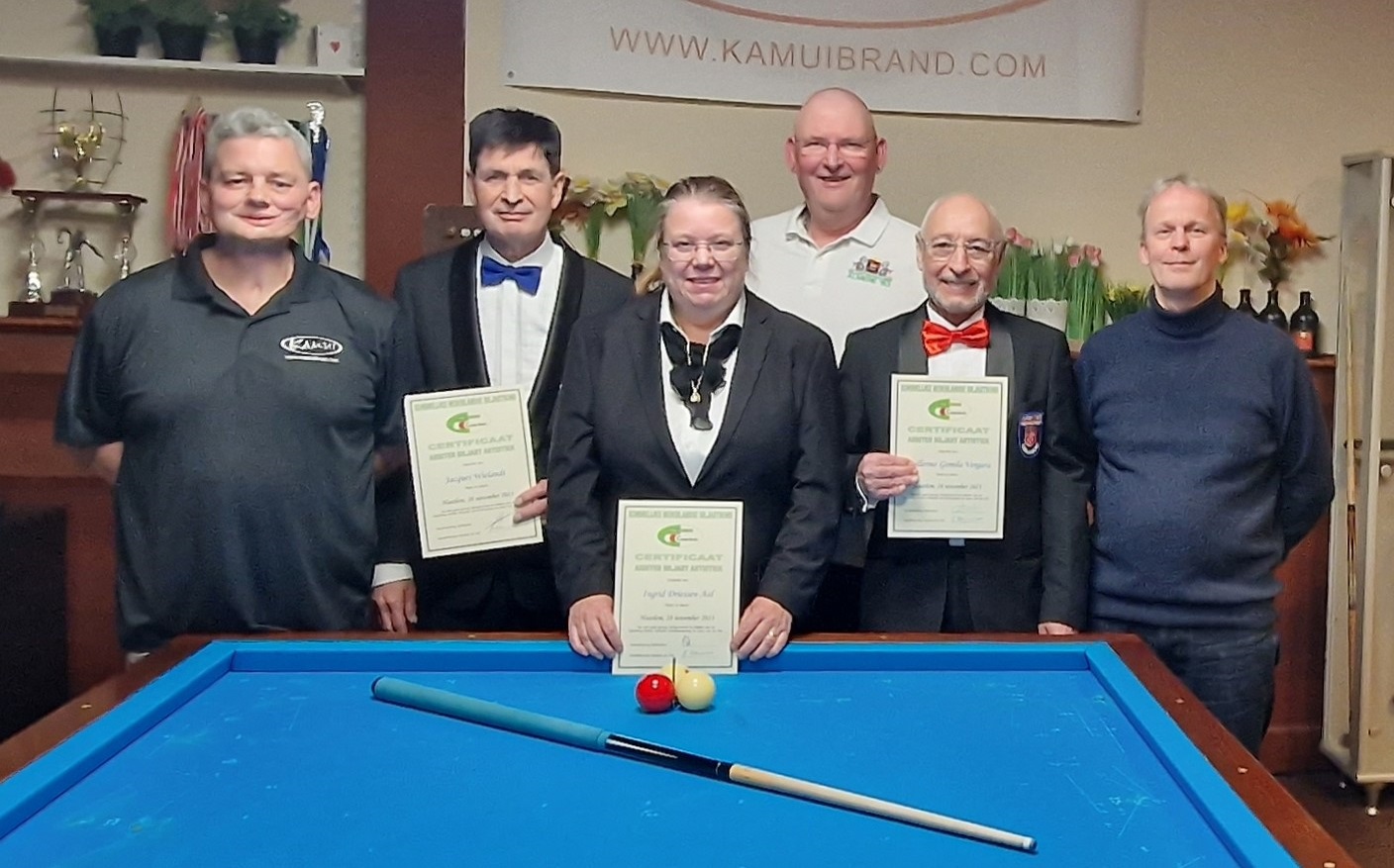 Artistiek biljart drie arbiters rijker | Carambole